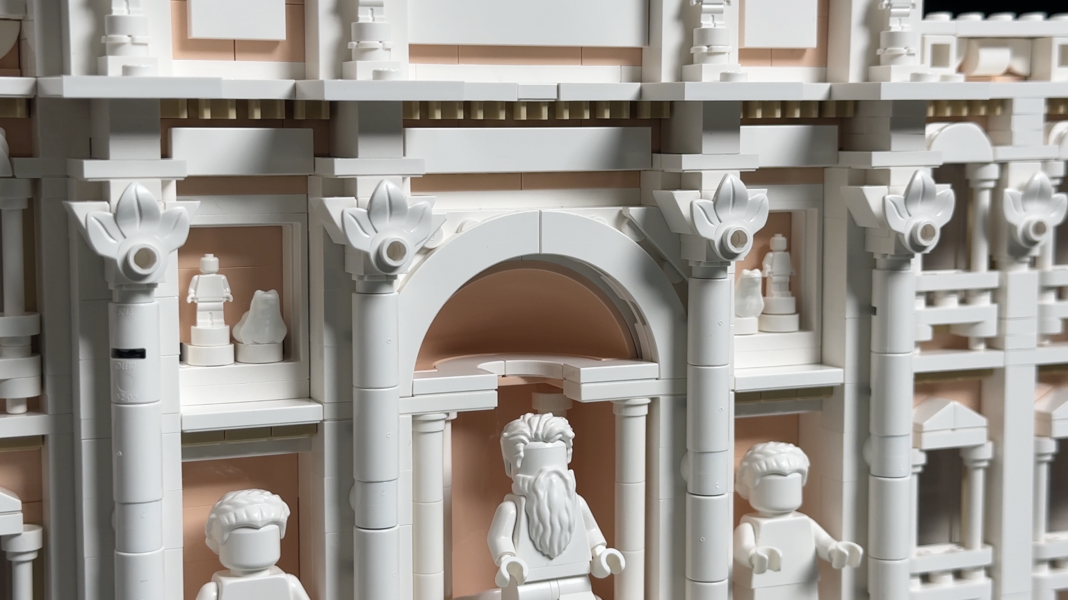 LEGO Trevi Fountain – A Closer Look at the New LEGO Architecture Set – Lukas the Builder