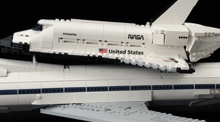 A Closer Look at LEGO’s Shuttle Carrier Aircraft Set – Lukas the Builder